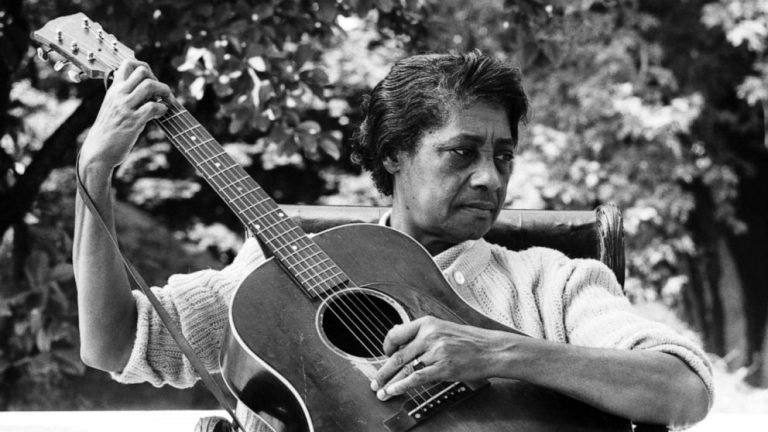 بیوگرافی الیزابت کاتن (Elizabeth Cotten) - ناصر نایب